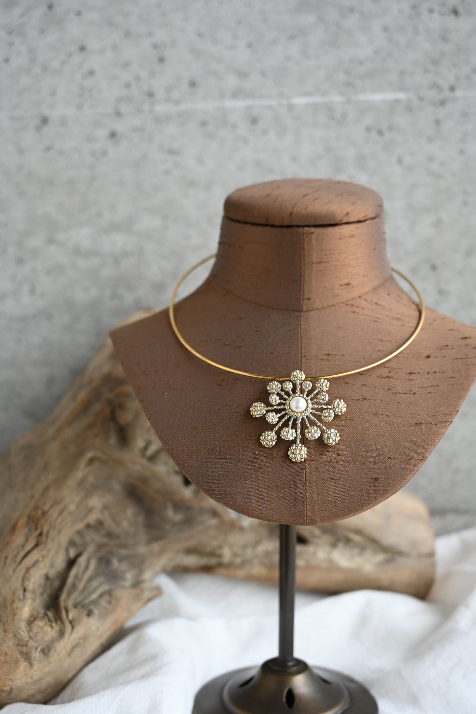 【ラブラドライト】不思議な輝きを放つ石。石言葉と効果について～芦屋セレクトショップAILA～ – SELECTSHOP AILA